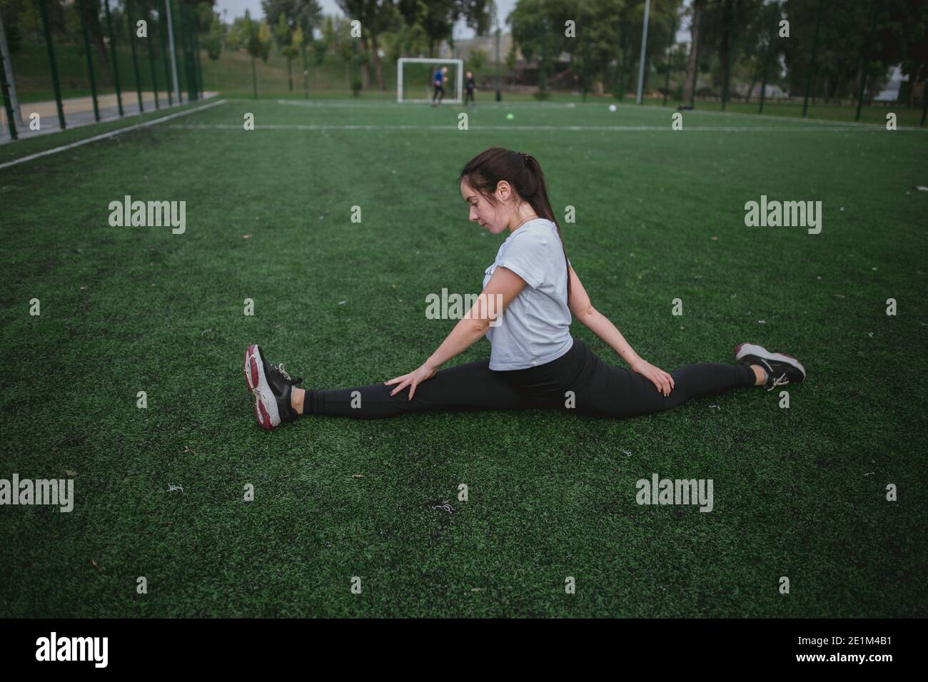 Leg split hi-res stock photography and images - Alamy