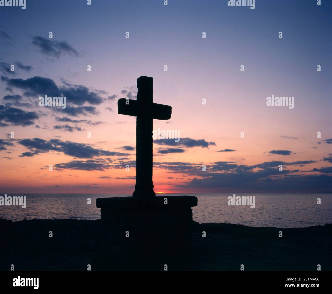 Cross sunset silhouette hi-res stock photography and images - Alamy