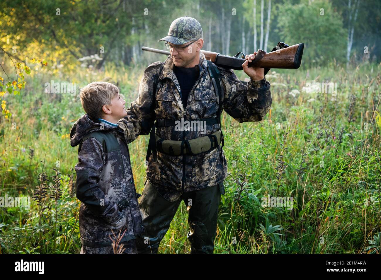 Father and son deer hunting hi-res stock photography and images - Alamy