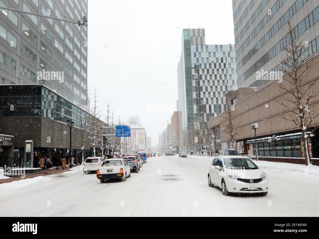 Snowy day in center hi-res stock photography and images - Alamy
