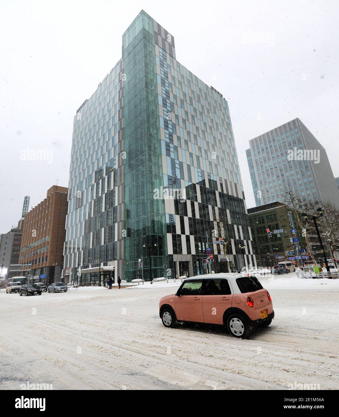 Snowy day in center hi-res stock photography and images - Alamy