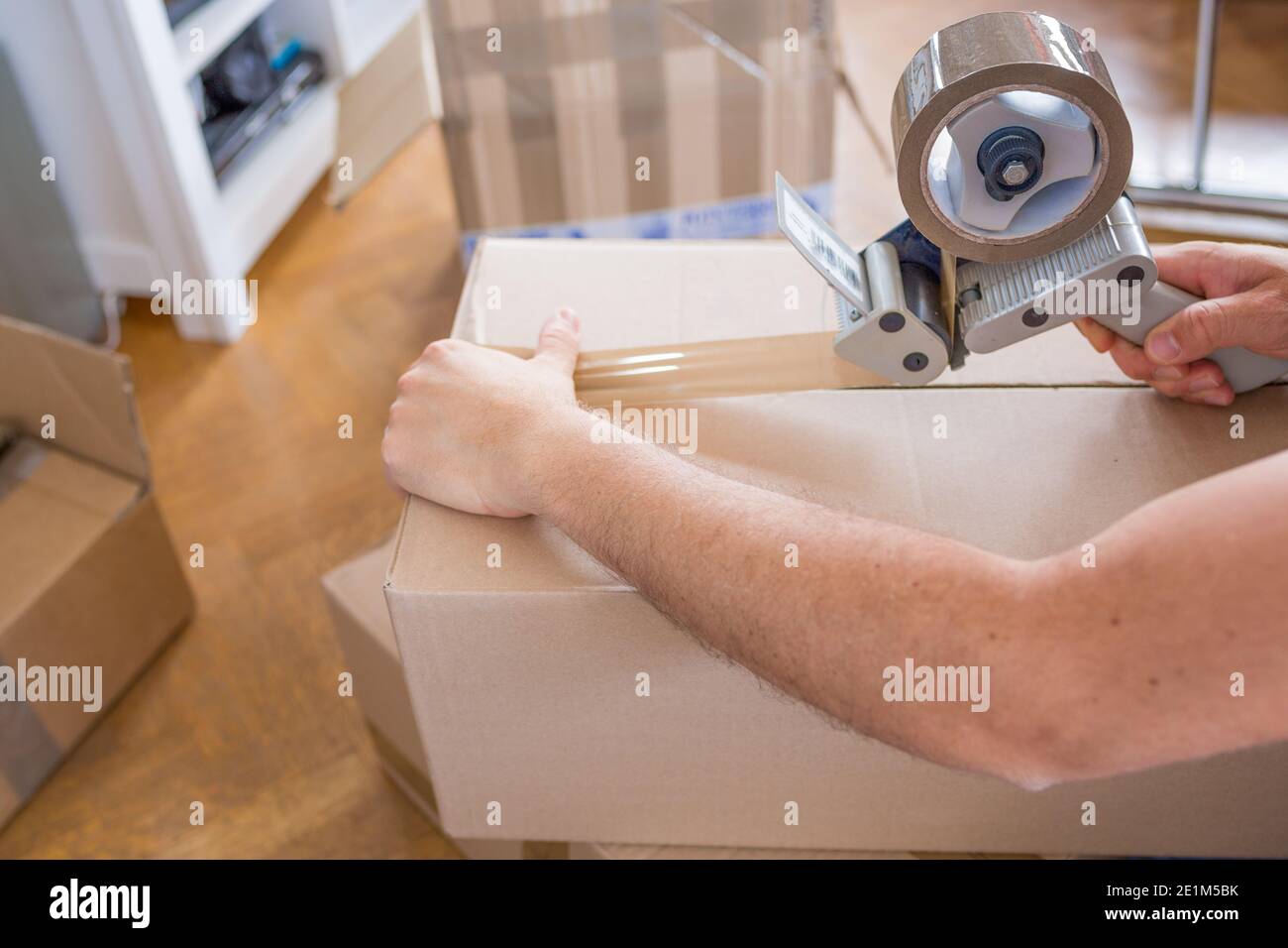 Man packing boxes hi-res stock photography and images - Alamy