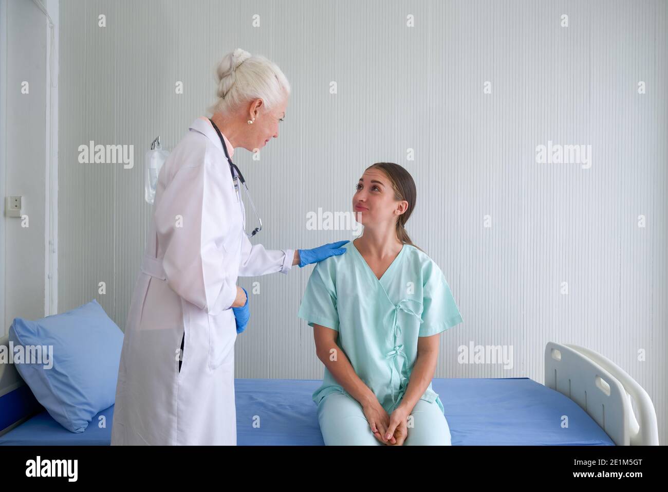 Patient hospital bed sitting up hi-res stock photography and images - Alamy