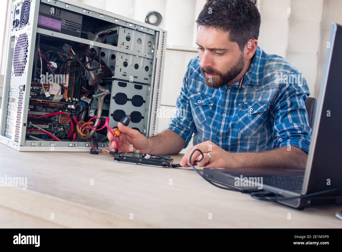 Drive unit repair hi-res stock photography and images - Alamy