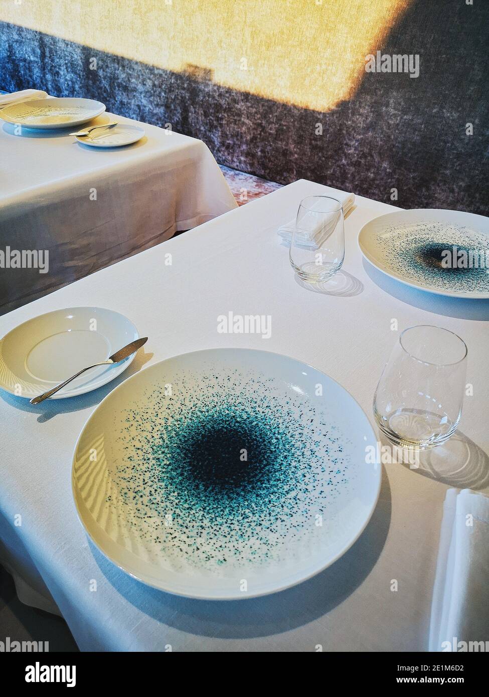 Contemporary plates hi-res stock photography and images - Alamy