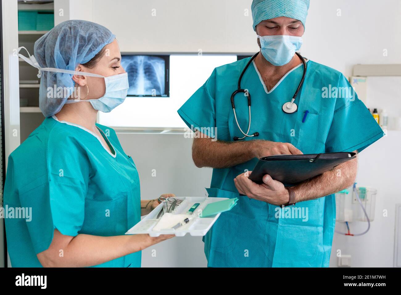 Surgeon and nurse prepare for surgery Stock Photo - Alamy