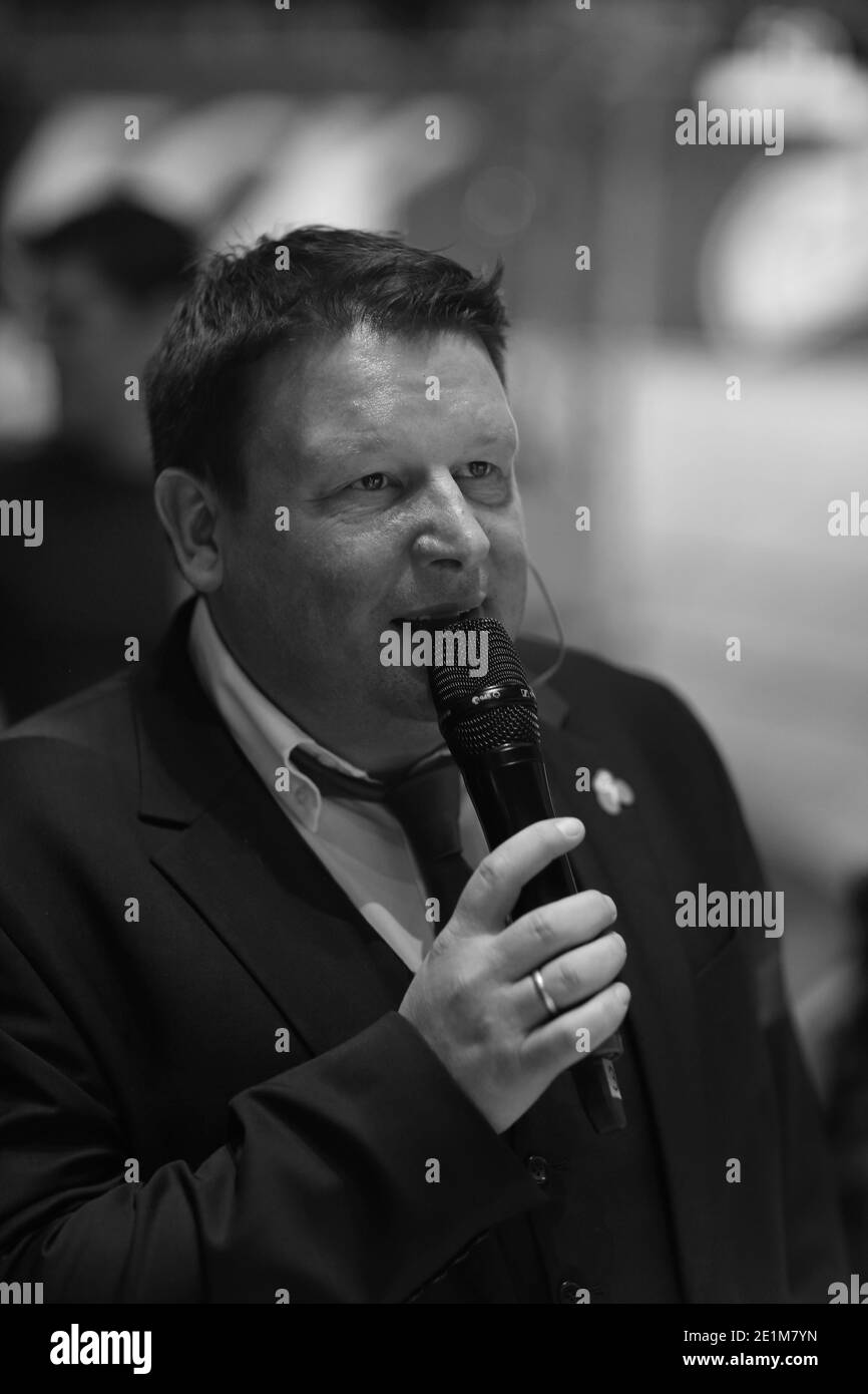 person speaking into microphone Stock Photo - Alamy