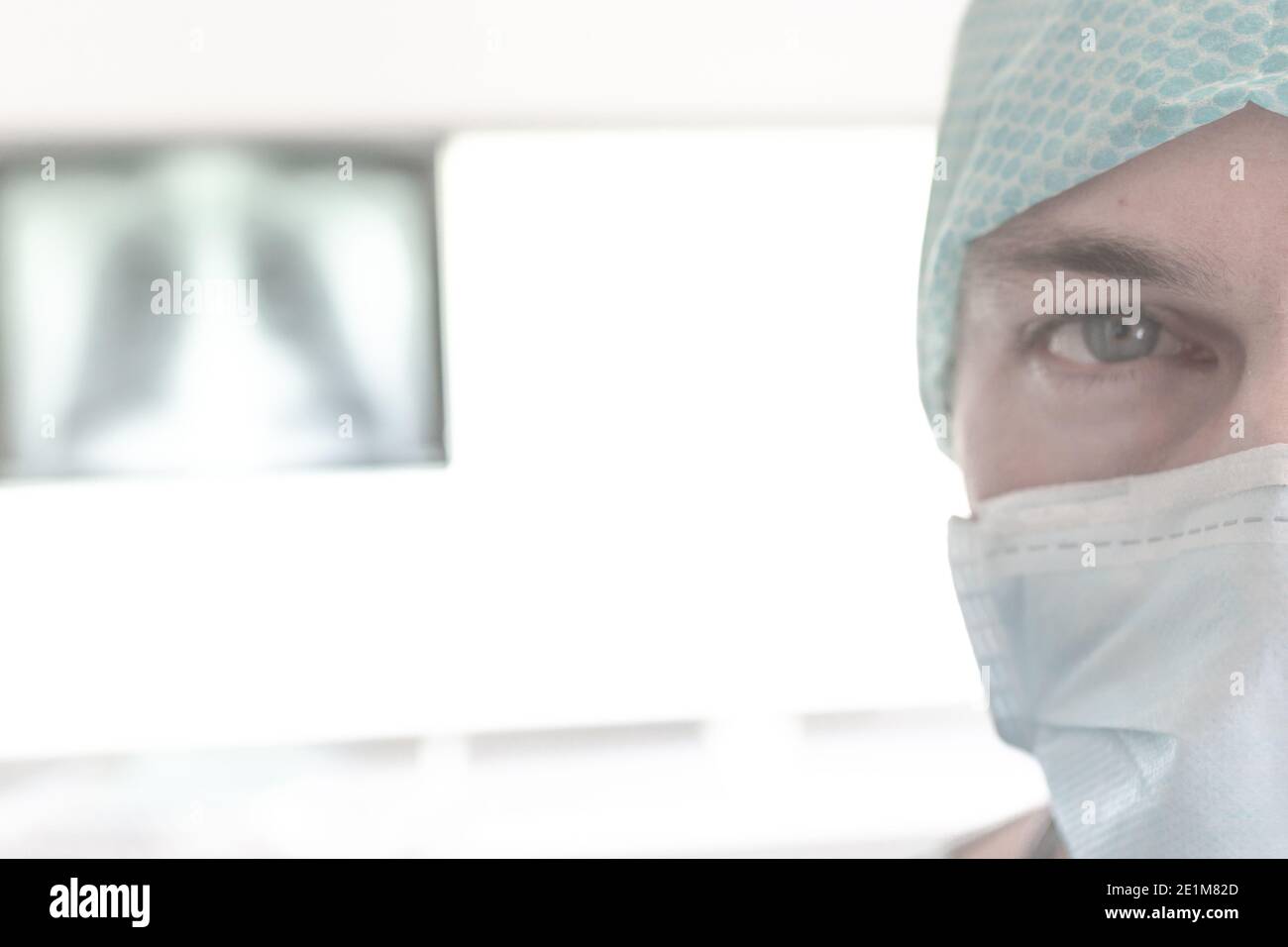 Doctor mask hi-res stock photography and images - Alamy