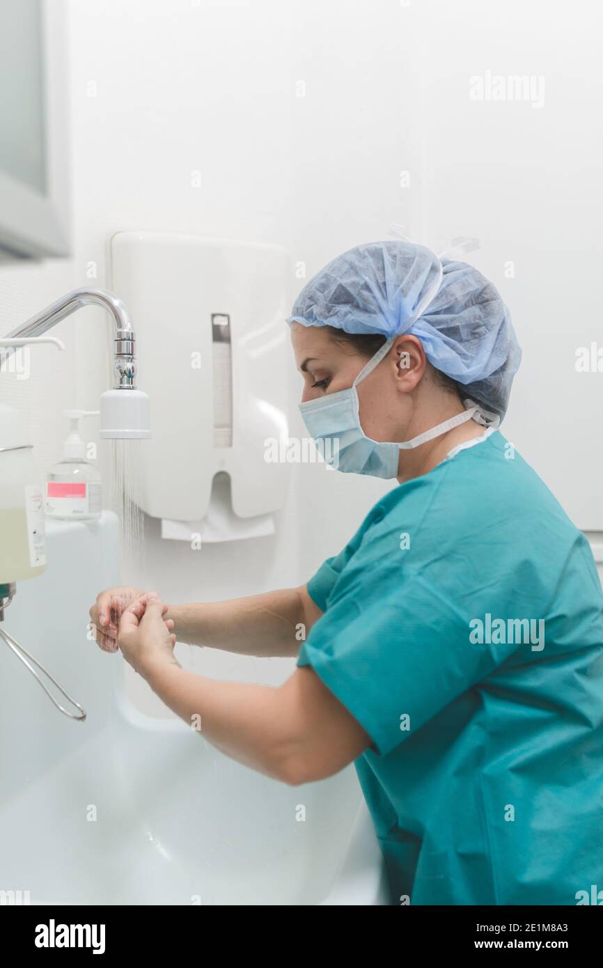 Hand washing nurse hi-res stock photography and images - Alamy
