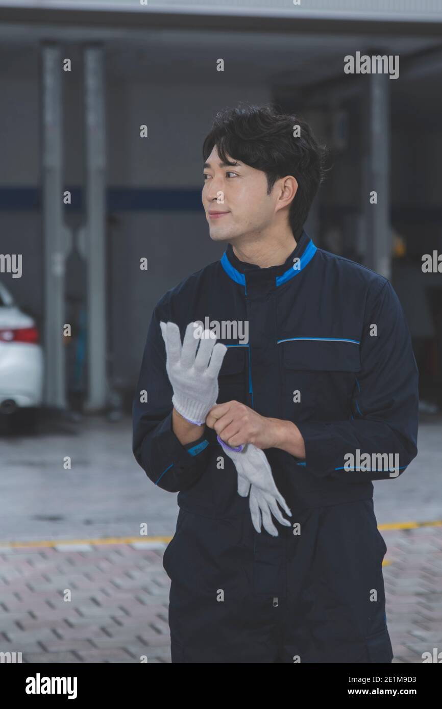 auto vehicle Service repair center concept with maintenance staff Stock ...