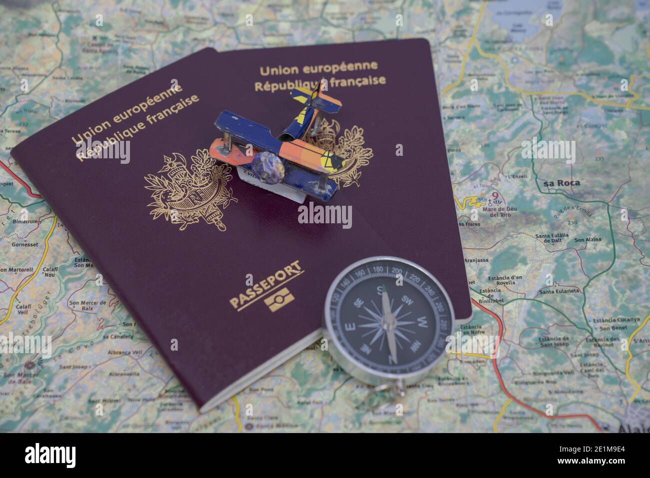 Airplane symbol hi-res stock photography and images - Alamy