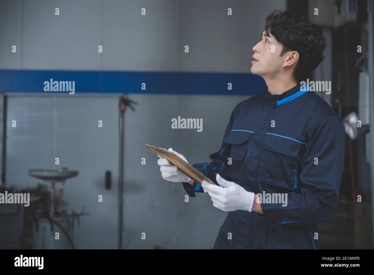 auto vehicle Service repair center concept with maintenance staff Stock ...