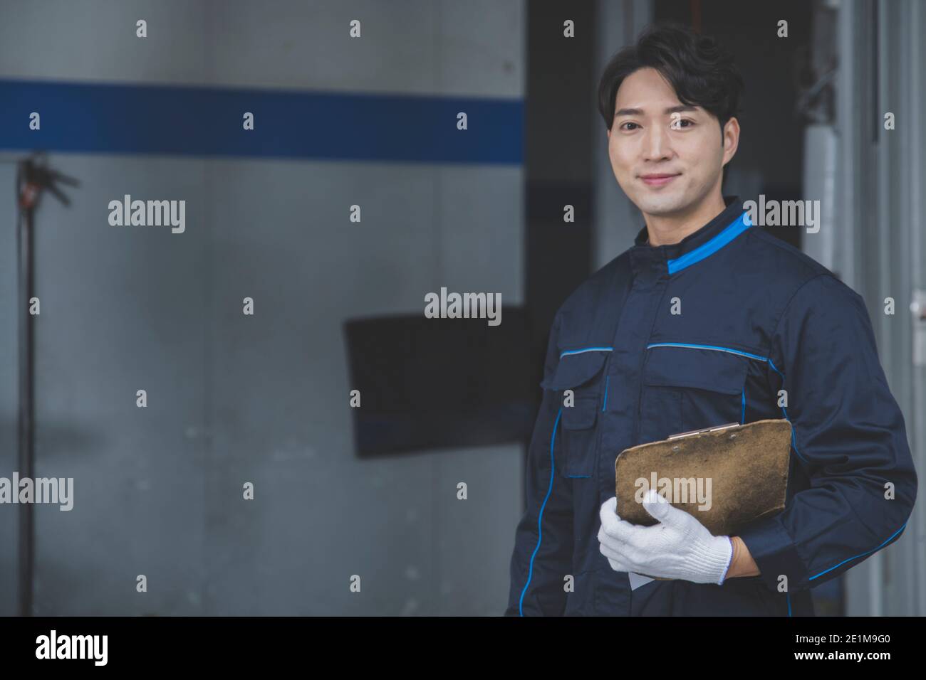 auto vehicle Service repair center concept with maintenance staff Stock ...