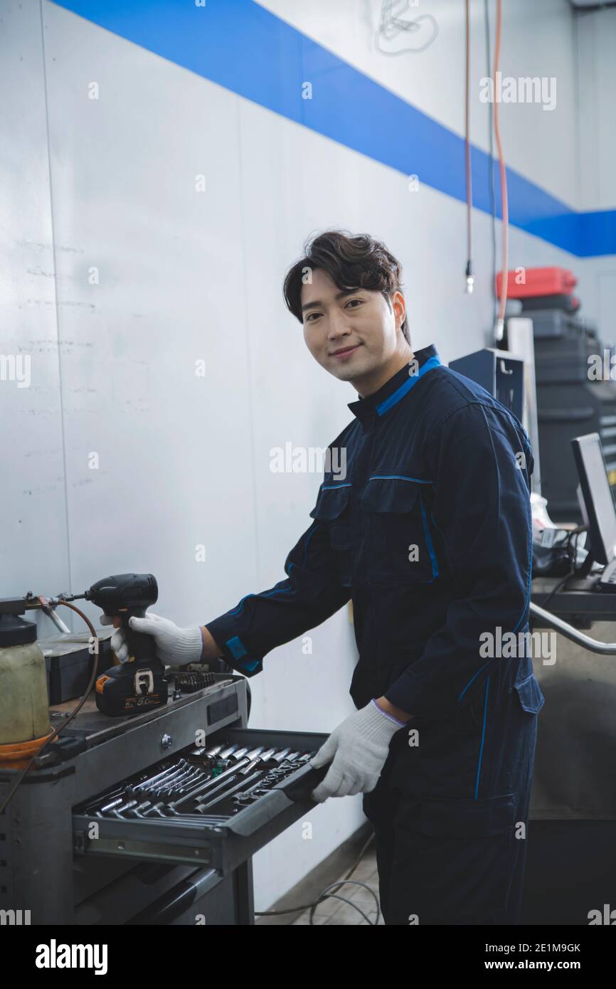 auto vehicle Service repair center concept with maintenance staff Stock ...