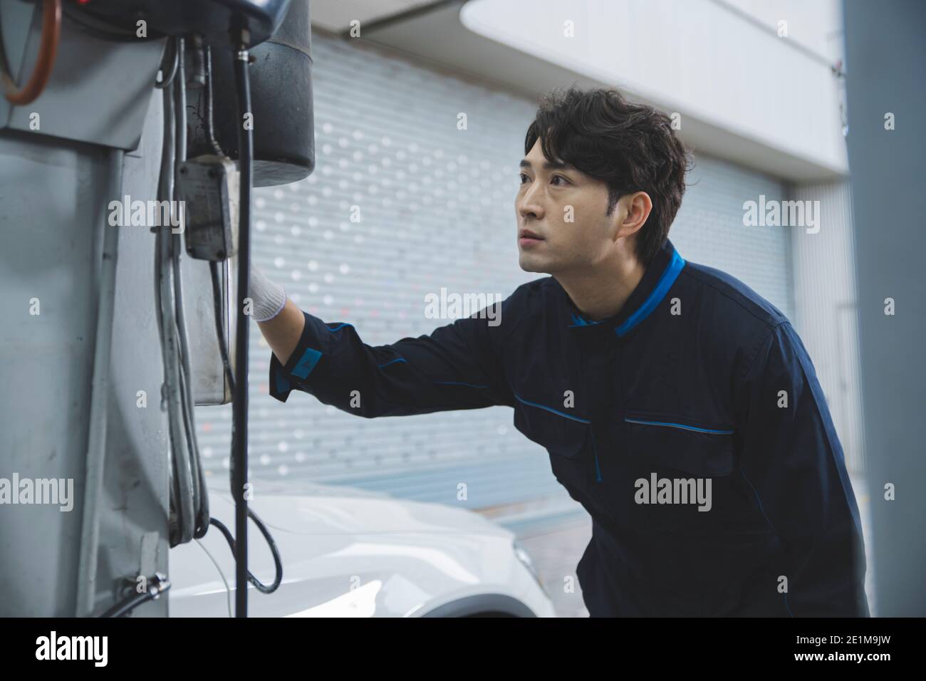 auto vehicle Service repair center concept with maintenance staff Stock ...