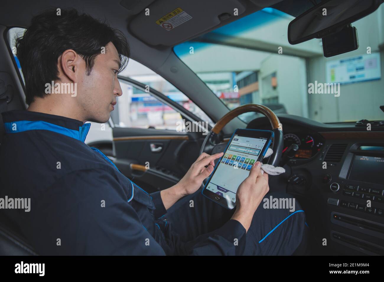 auto vehicle Service repair center concept with maintenance staff Stock ...