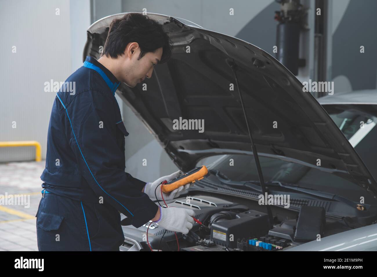 auto vehicle Service repair center concept with maintenance staff Stock ...