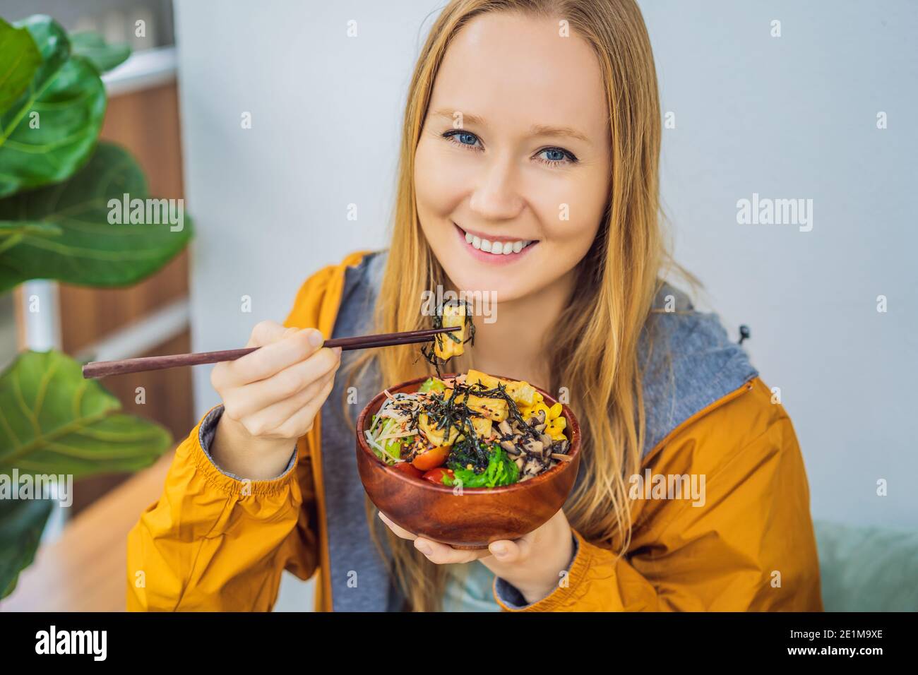California poke bowl hi-res stock photography and images - Alamy