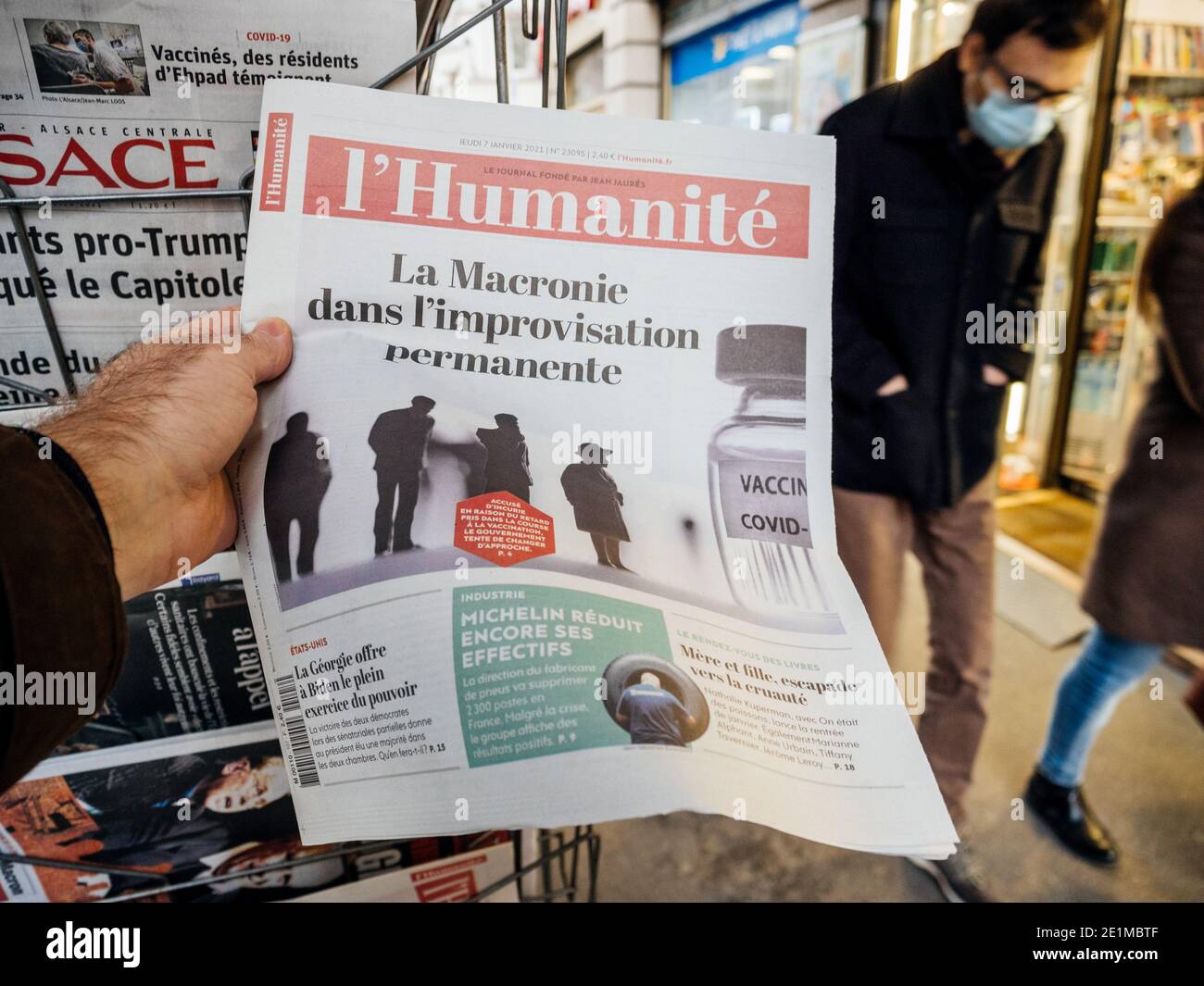 Le monde front page hi-res stock photography and images - Alamy