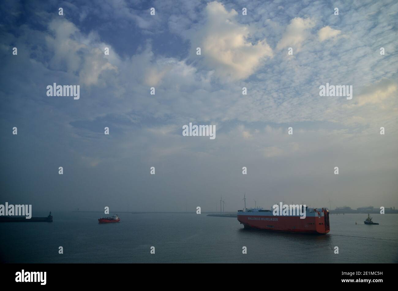 Sea port beautiful ships hi-res stock photography and images - Alamy