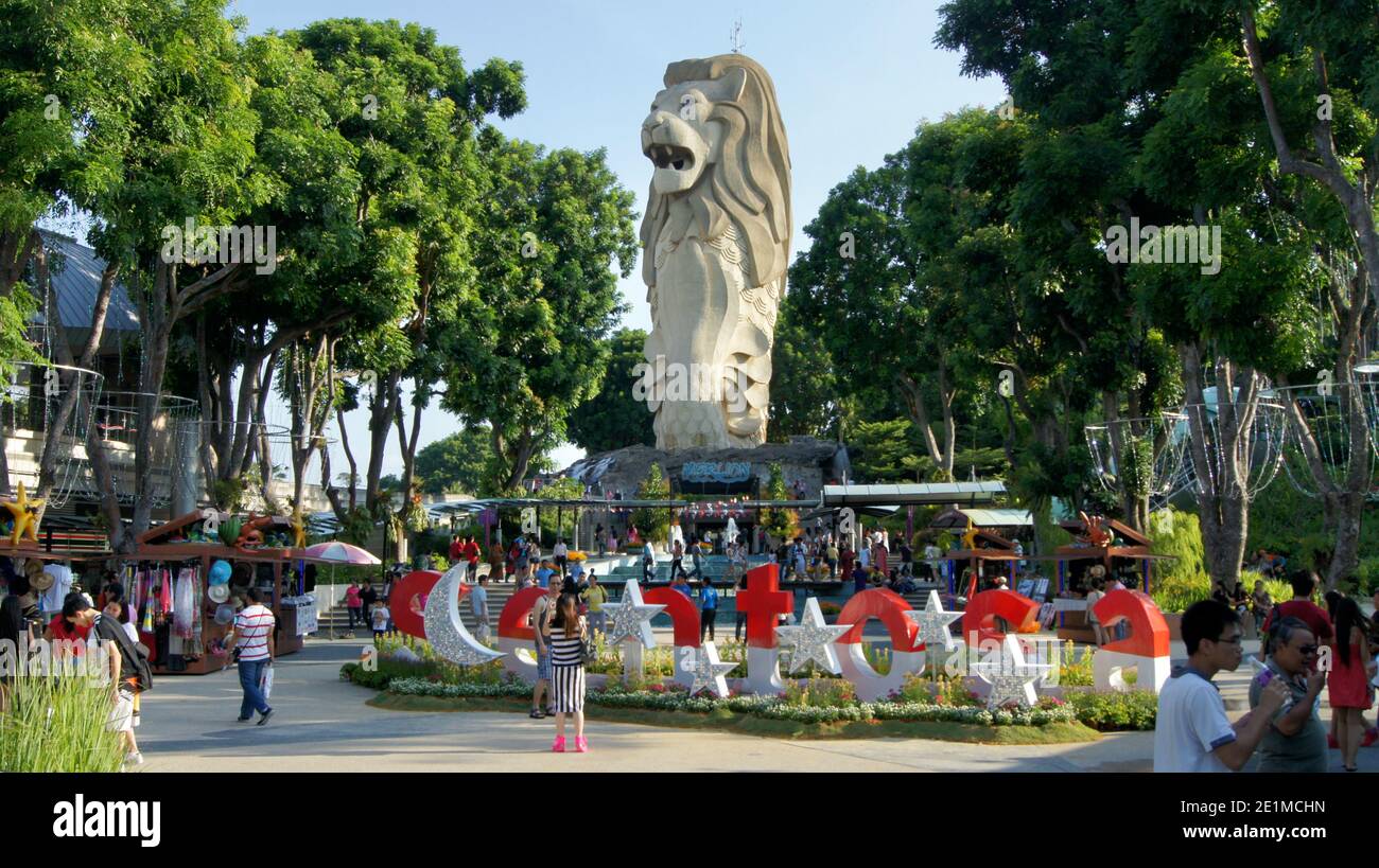 Singapore merlion view merlion statue hi-res stock photography and ...