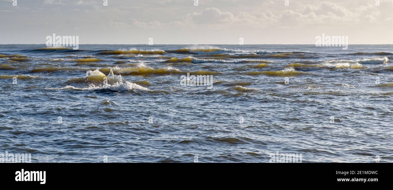 Small breaking waves hi-res stock photography and images - Alamy