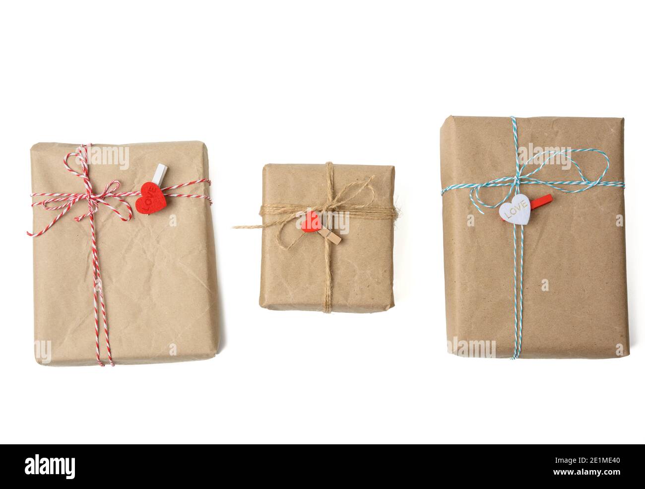 box wrapped in brown kraft paper and tied with rope, gift isolated on ...