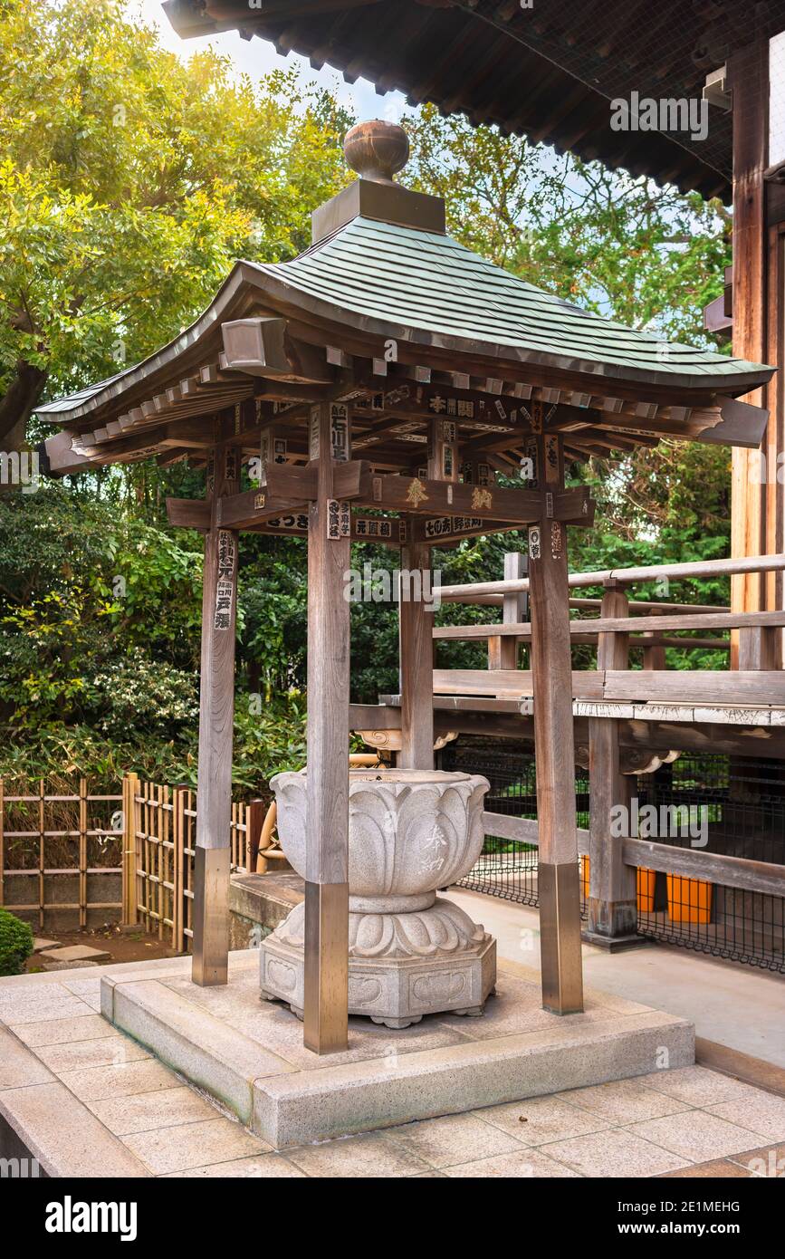 tokyo, japan - november 05 2020: Traditional Japanese Buddhist ...