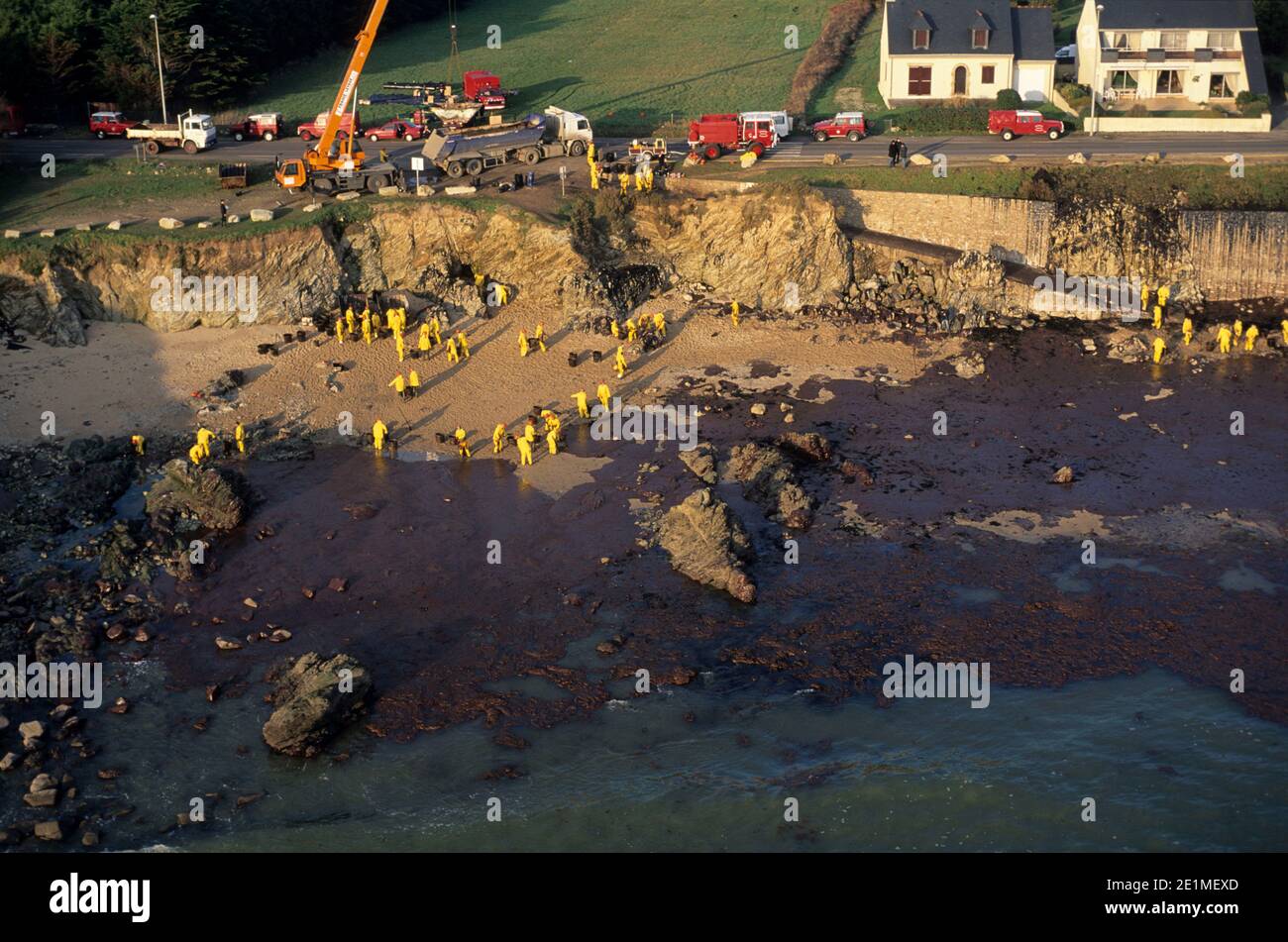 Oil spill caused by the sinking of the tanker Erika: cleaning of ...
