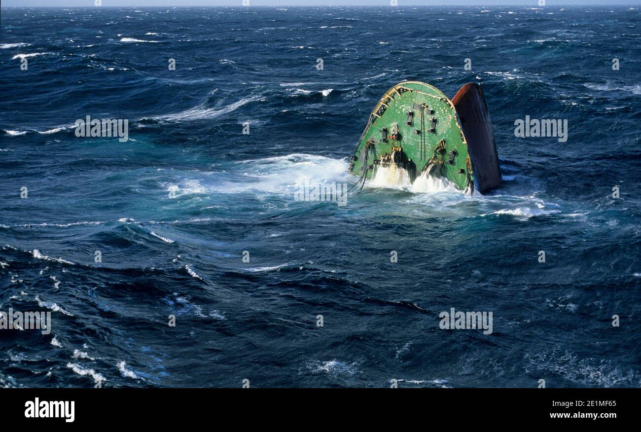 Oil spill caused by the sinking of the tanker Erika off the coasts of ...