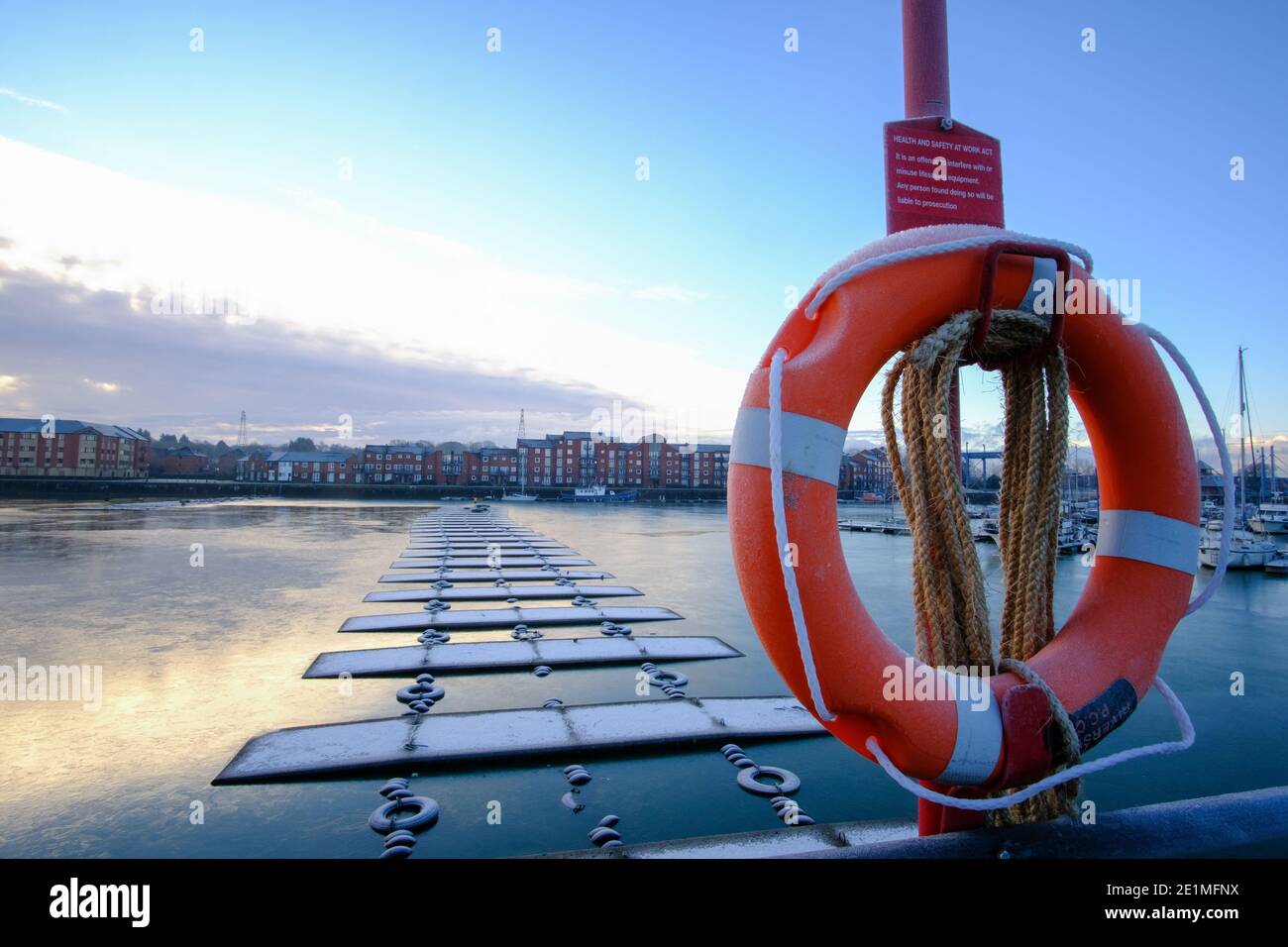 Preston, Lancashire, UK. Preston Docks / Marina freezing over in Winter ...