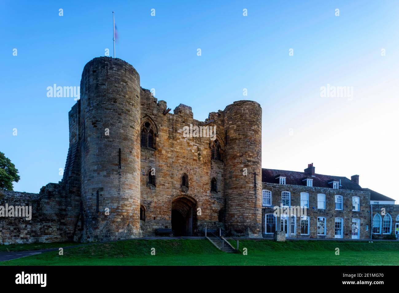 Tonbridge castle uk hi-res stock photography and images - Alamy