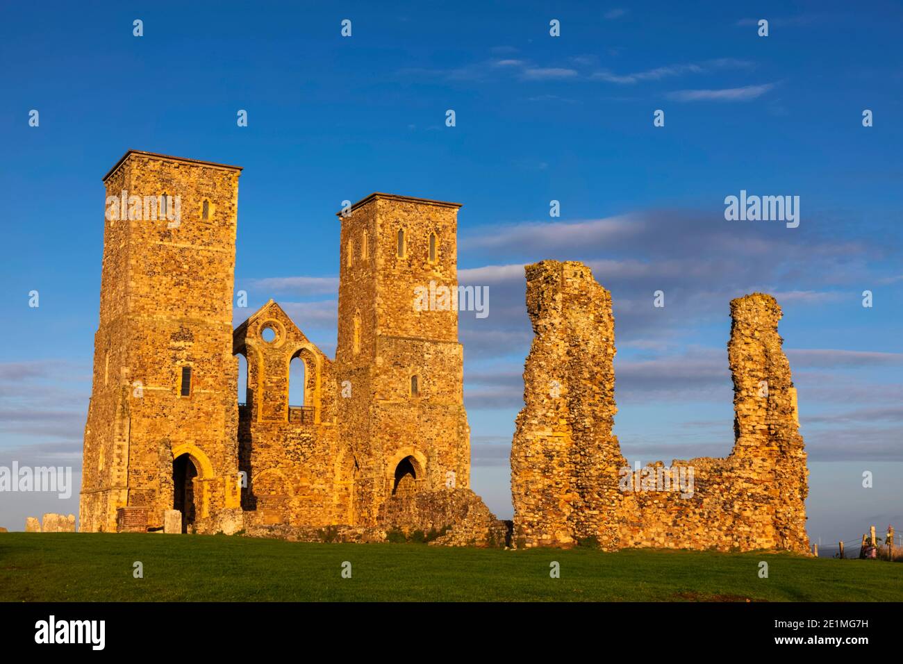 Reculver towers and roman ruins of roman fort hi-res stock photography ...