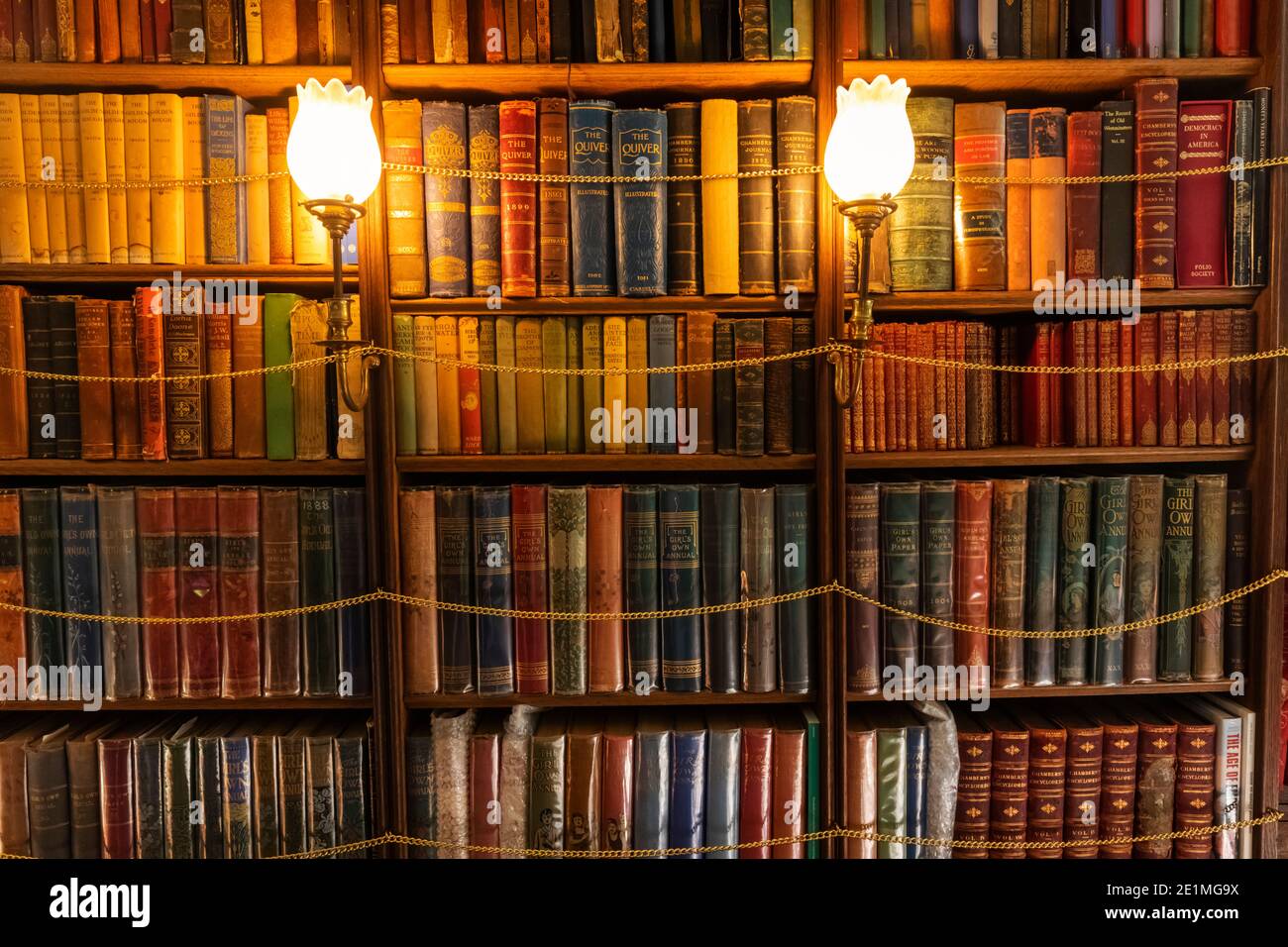 Stately home library interior hi-res stock photography and images - Alamy