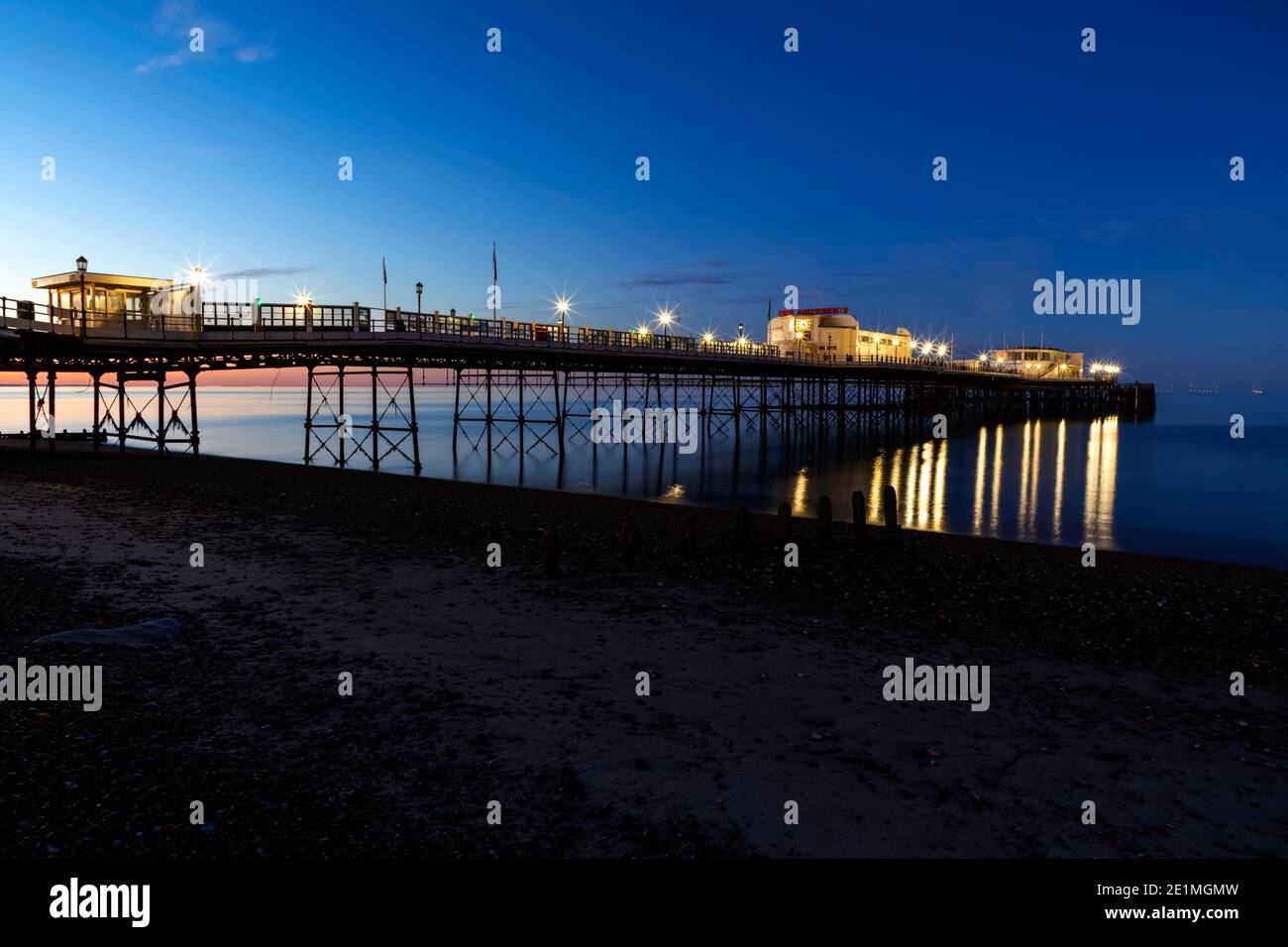 England, West Sussex, Worthing, Worthing Beach and Pier Stock Photo - Alamy