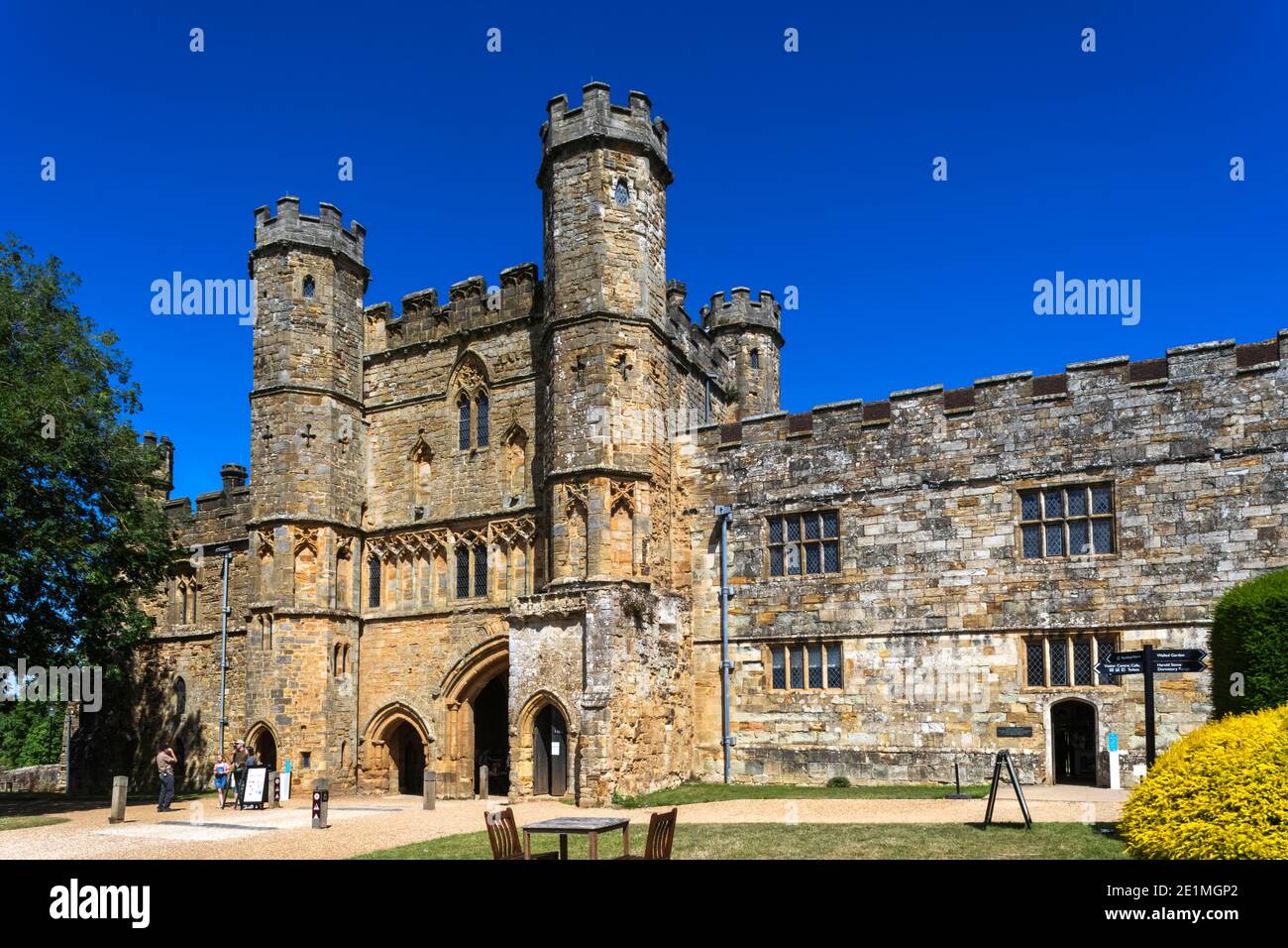 Town view and battle abbey gatehouse hi-res stock photography and ...