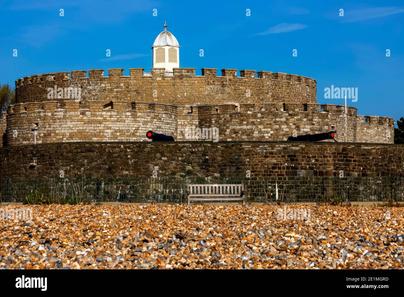 Deal castle beach hi-res stock photography and images - Alamy