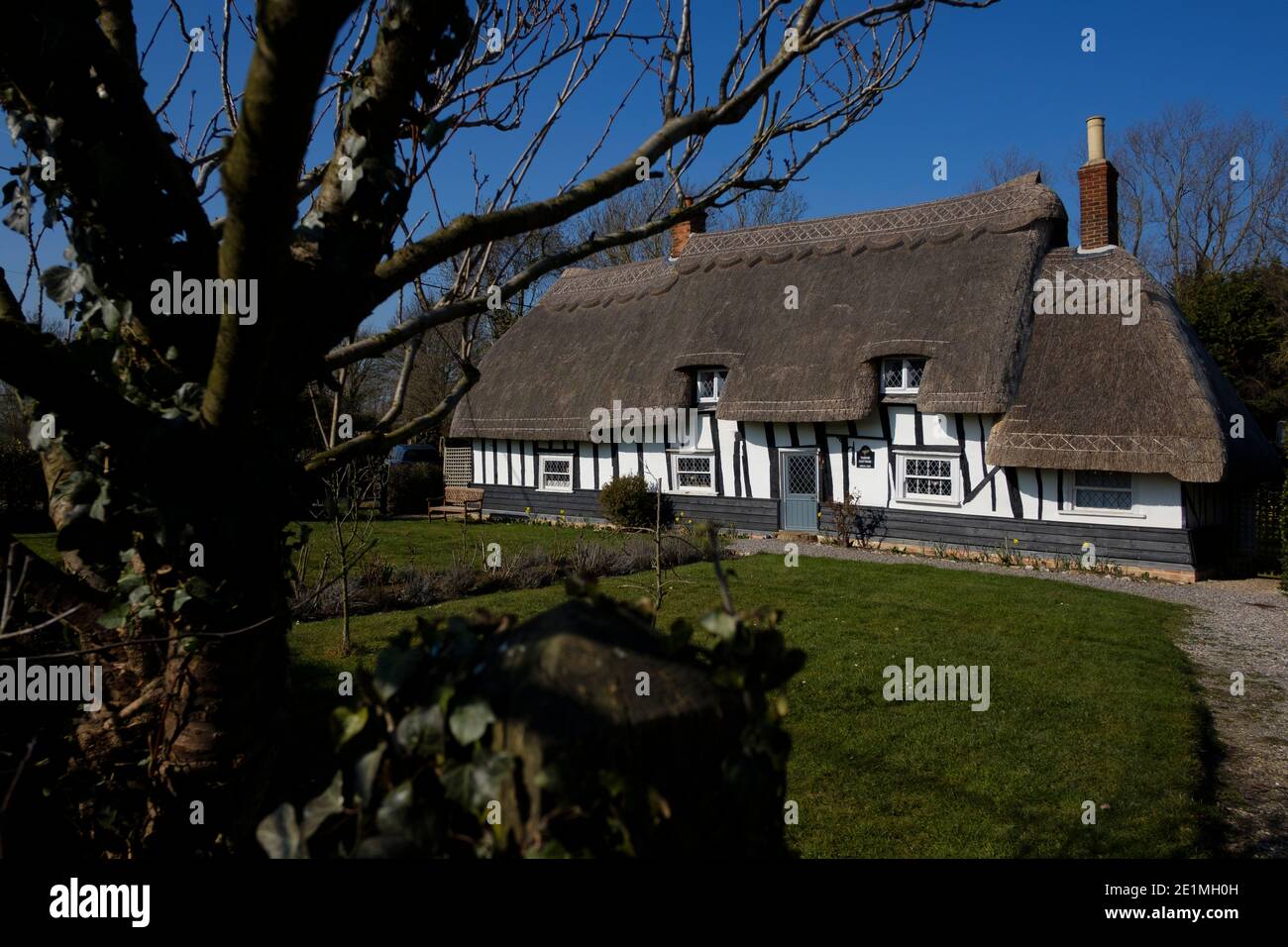 Elizabethan cottage hi-res stock photography and images - Alamy