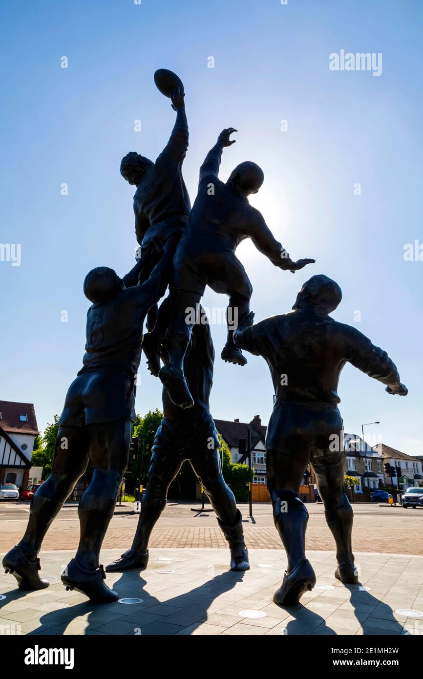 Rugby statues hi-res stock photography and images - Alamy