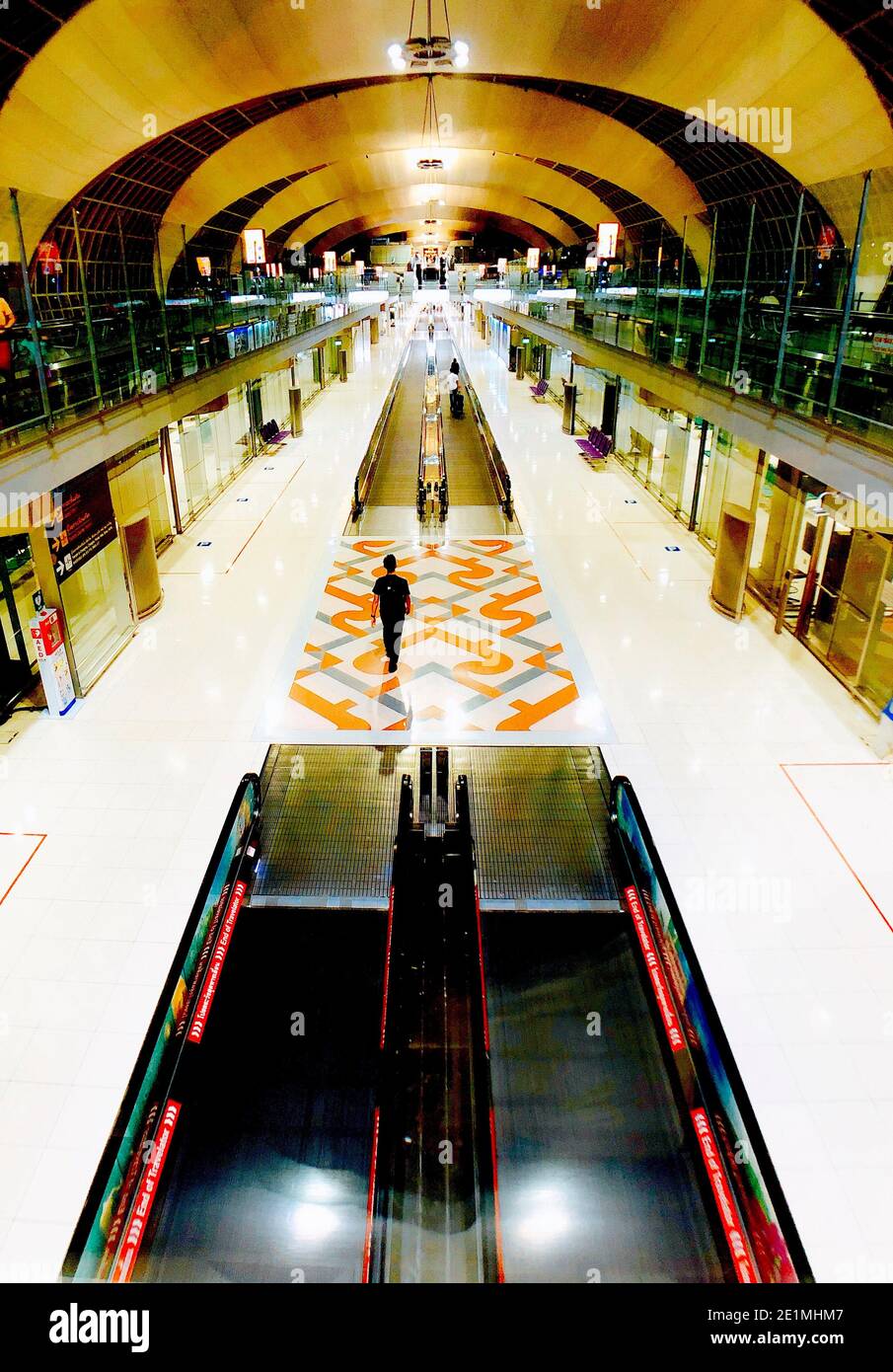 Airport walkway hi-res stock photography and images - Alamy