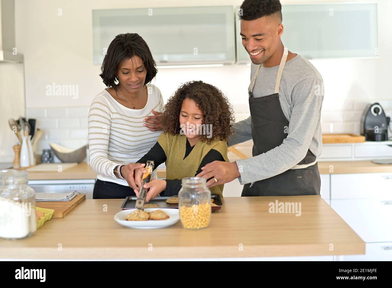 African american baking cookies hi-res stock photography and images - Alamy
