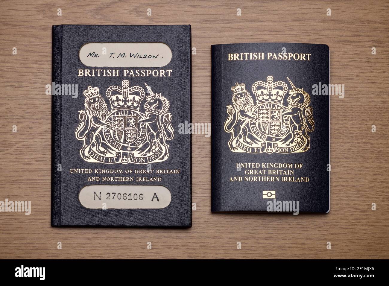 Dark blue passport hi-res stock photography and images - Alamy