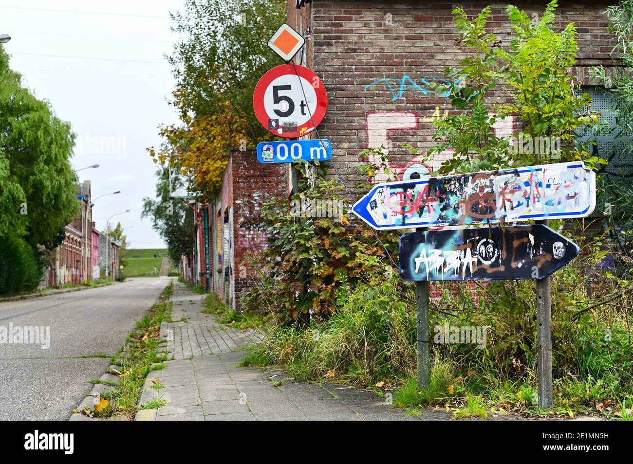 Daubed with graffiti hi-res stock photography and images - Alamy