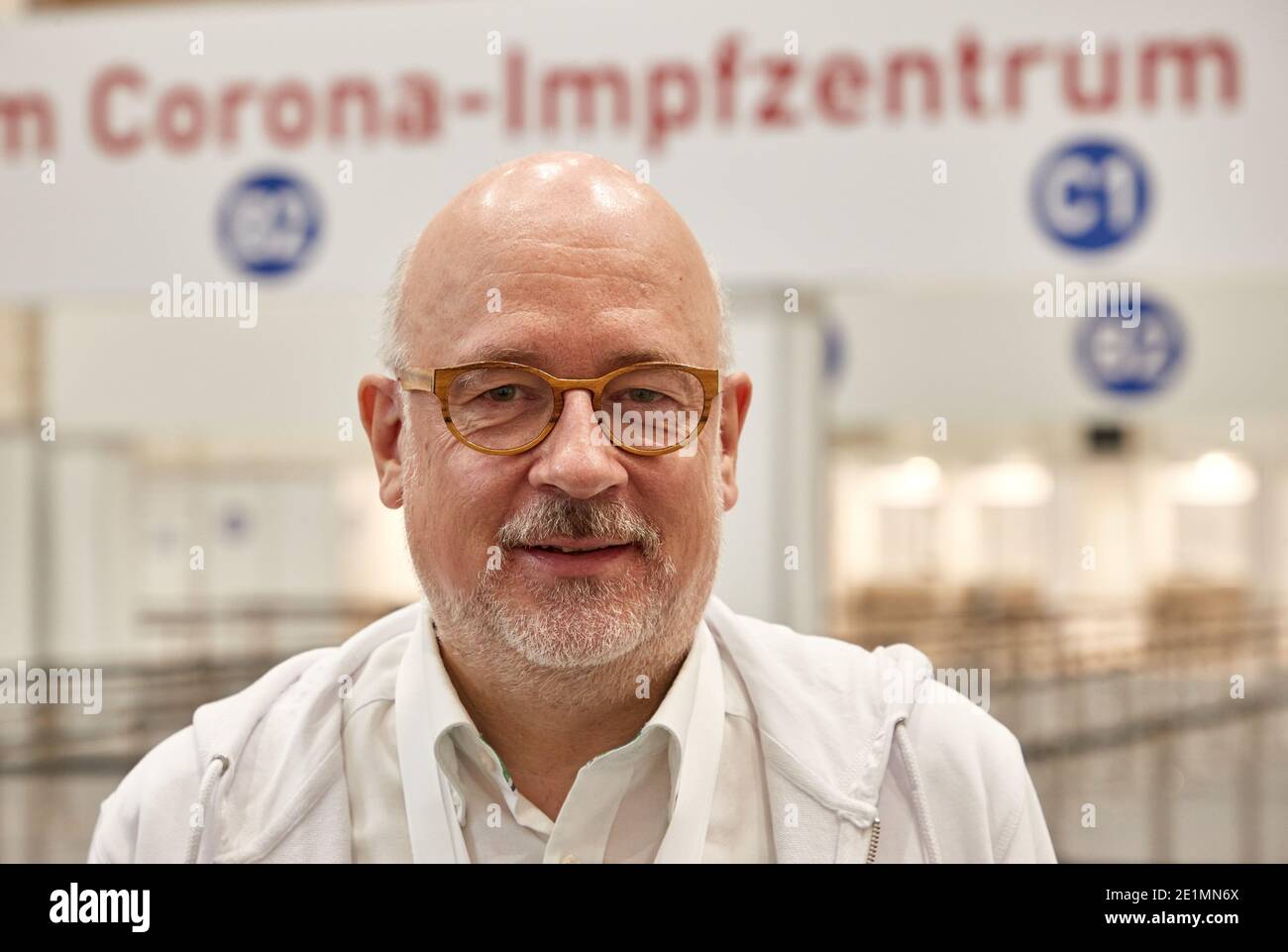 Medical dirk hi-res stock photography and images - Alamy