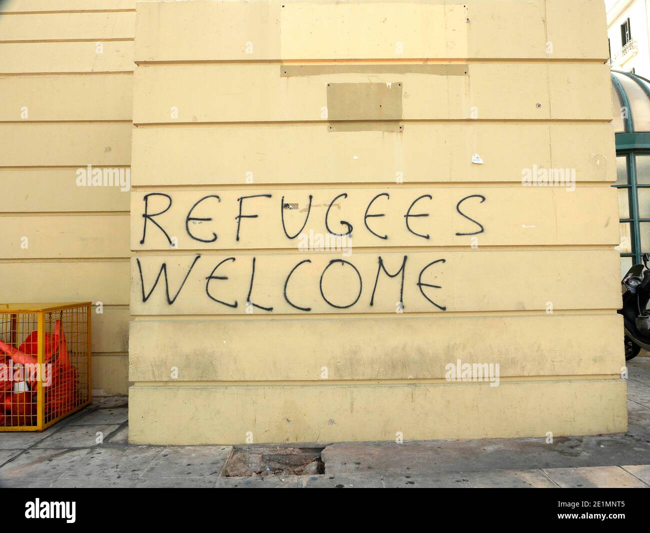 Refugee sign hi-res stock photography and images - Alamy