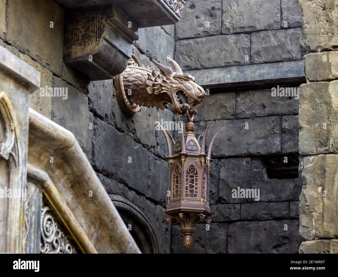 Torch fire castle hi-res stock photography and images - Alamy