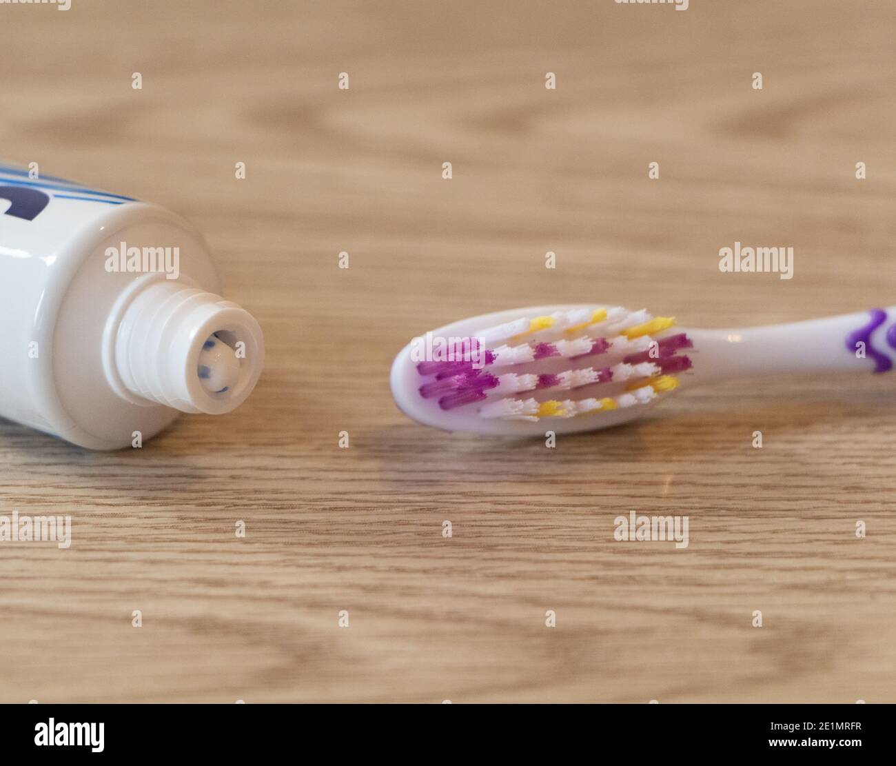 Open toothpaste tube hi-res stock photography and images - Alamy