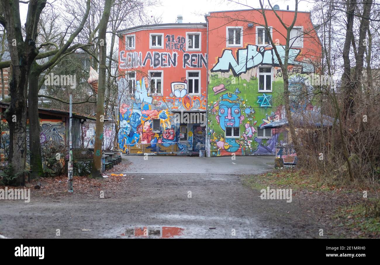 Uneasy centre hi-res stock photography and images - Alamy