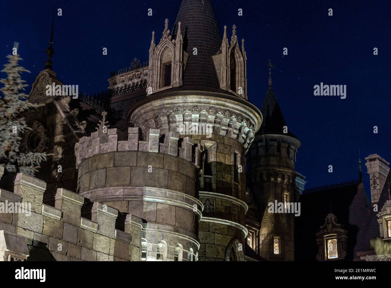 Stone round towers hi-res stock photography and images - Alamy
