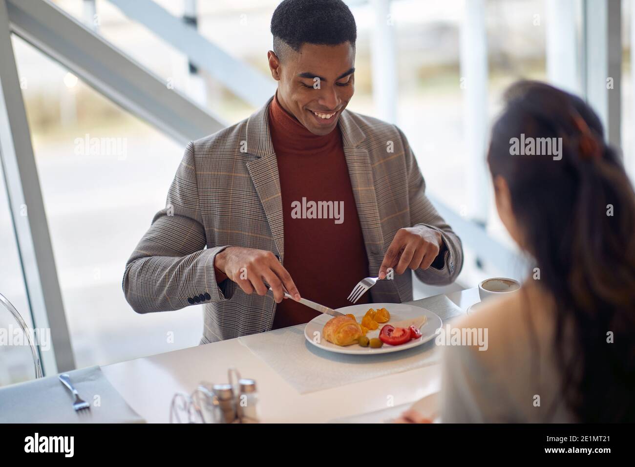 Businesswomen having a break hi-res stock photography and images - Alamy